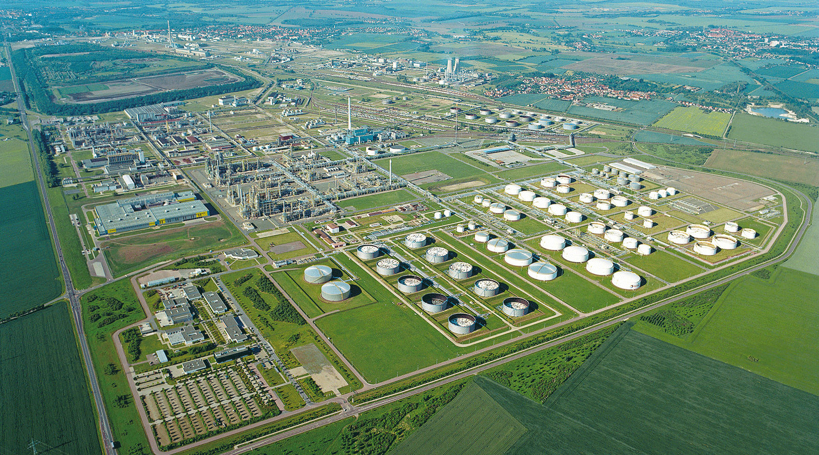 Germany: TotalEnergies and VNG join Forces on Green Hydrogen to ...