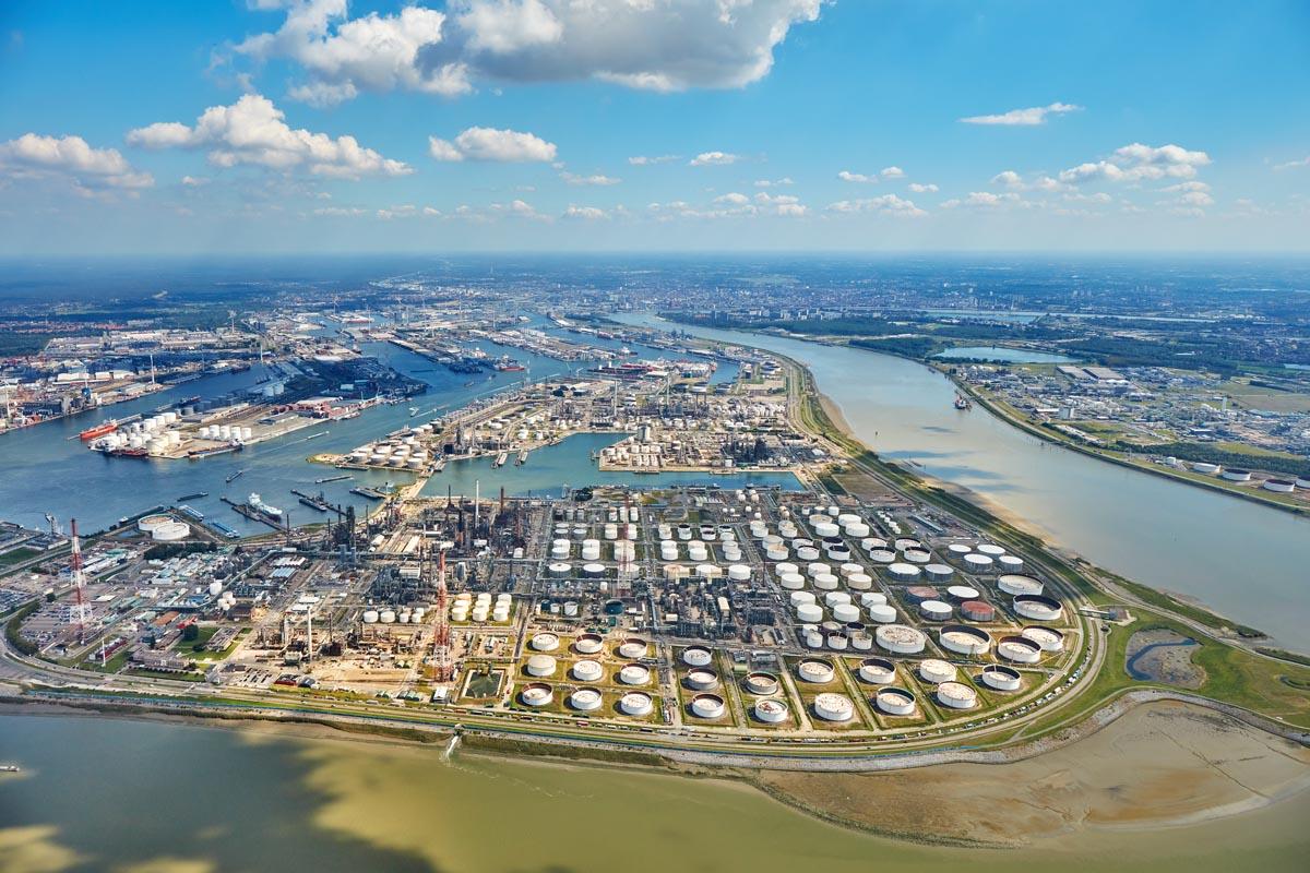 TotalEnergies Joins Forces with Air Liquide to Decarbonize its ...